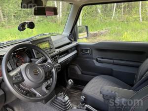 Melns Suzuki Jimny 2023 Rīga, ar dzinēja tilpumu 1.50 L un nobraukumu 15 tūkst. km par 26500 €, foto 8 vietnē AUTOMOTO.COM.LV