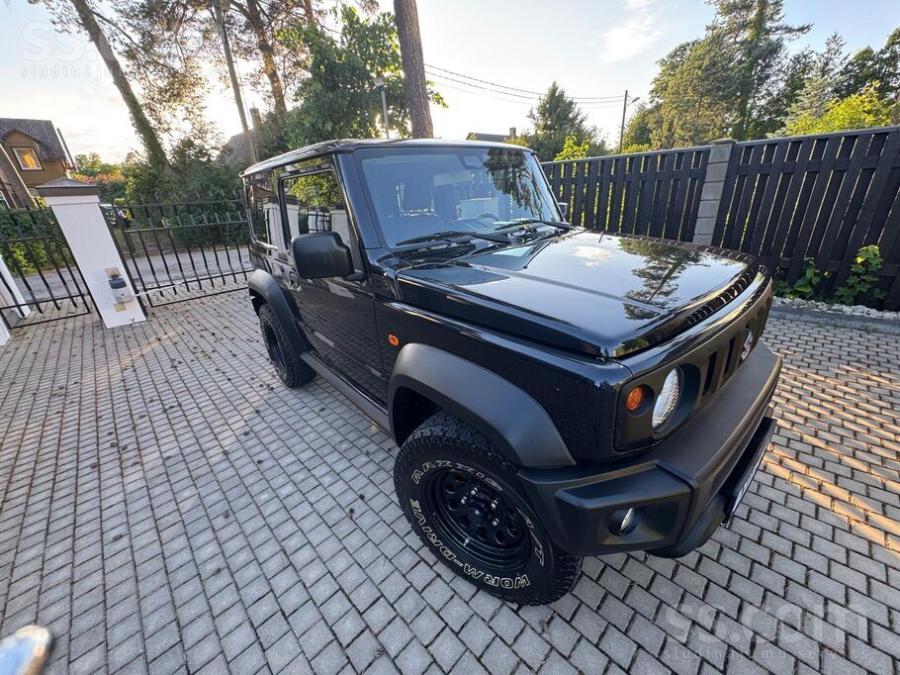 Melns Suzuki Jimny 2024 Rīga, ar dzinēja tilpumu 1.50 L un nobraukumu 9 tūkst. km par 23500 €, foto 3 vietnē AUTOMOTO.COM.LV