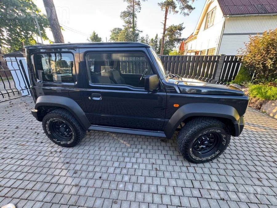 Melns Suzuki Jimny 2024 Rīga, ar dzinēja tilpumu 1.50 L un nobraukumu 9 tūkst. km par 23500 €, foto 5 vietnē AUTOMOTO.COM.LV