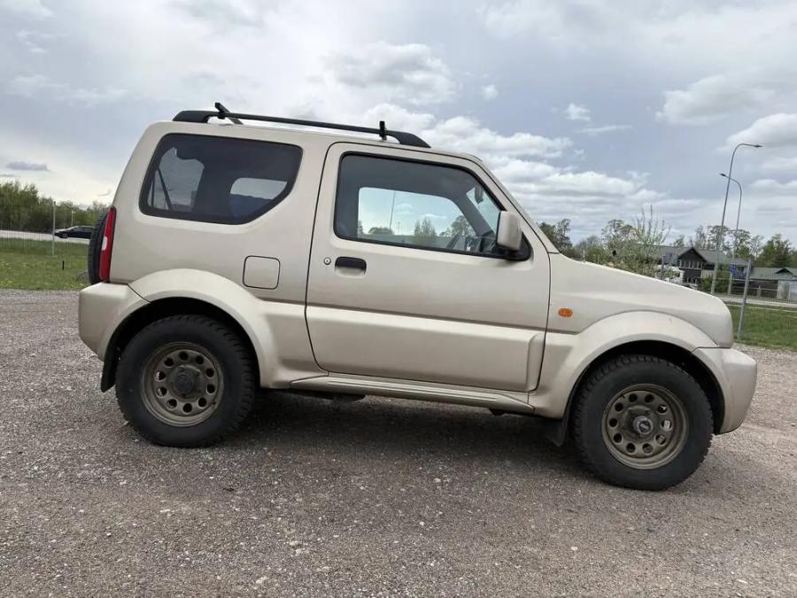 Brown Suzuki Jimny 2007 in Daugavpils, with an engine capacity of 1.30 L and mileage of 170 thousand km for 4850 €, photo 4 on AUTOMOTO.COM.LV