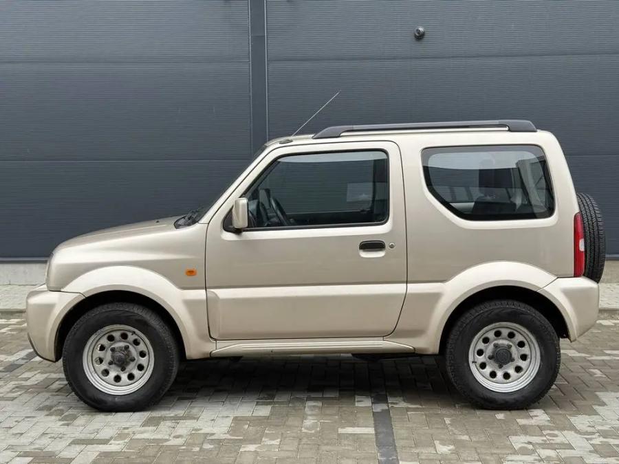 Brown Suzuki Jimny 2007 in Riga, with an engine capacity of 1.30 L and mileage of 80 thousand km for 5999 €, photo 3 on AUTOMOTO.COM.LV