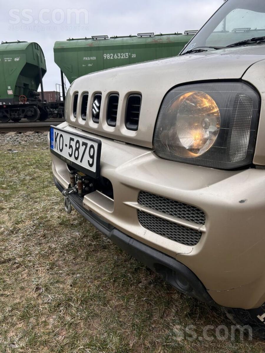 Brūns Suzuki Jimny 2008 Liepāja, ar dzinēja tilpumu 1.30 L un nobraukumu 198 tūkst. km par 2990 €, foto 3 vietnē AUTOMOTO.COM.LV