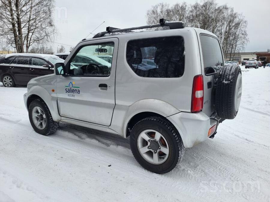 Suzuki Jimny 2008 in Riga, with an engine capacity of 1.30 L and mileage of 0 thousand km for 3950 €, photo 7 on AUTOMOTO.COM.LV