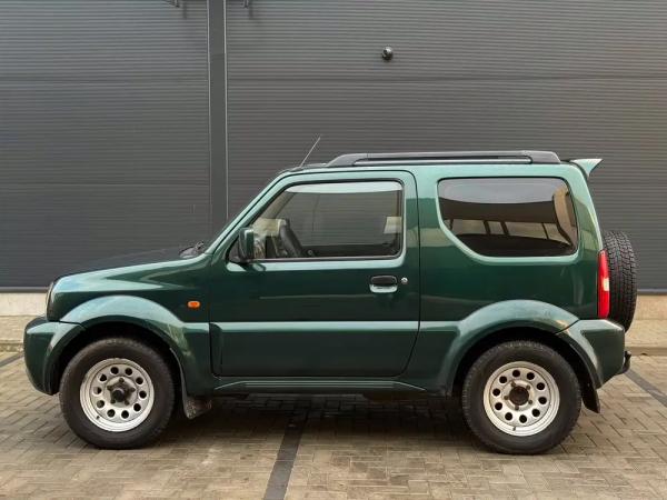 Green Suzuki Jimny 2006 in Riga, with an engine capacity of 1.30 L and mileage of 256 thousand km for 5290 €, photo 2 on AUTOMOTO.COM.LV