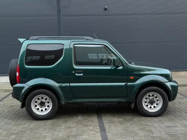 Green Suzuki Jimny 2006 in Riga, with an engine capacity of 1.30 L and mileage of 256 thousand km for 5290 €, photo 6 on AUTOMOTO.COM.LV