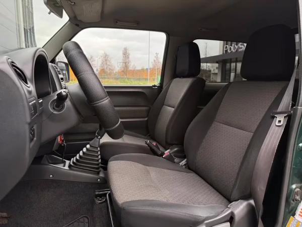 Green Suzuki Jimny 2006 in Riga, with an engine capacity of 1.30 L and mileage of 256 thousand km for 5290 €, photo 9 on AUTOMOTO.COM.LV