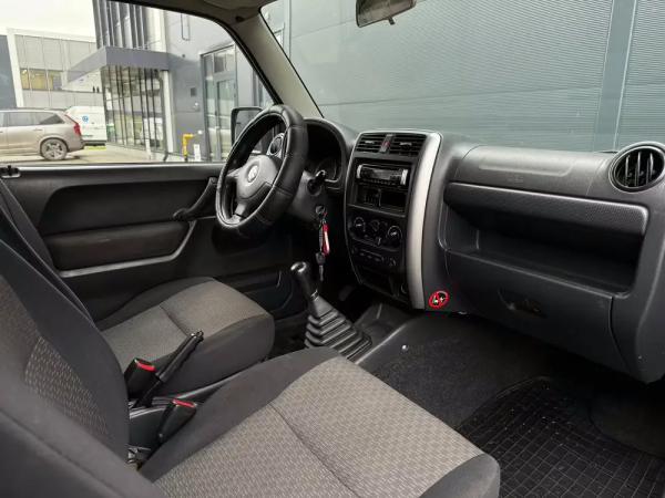 Green Suzuki Jimny 2006 in Riga, with an engine capacity of 1.30 L and mileage of 256 thousand km for 5290 €, photo 10 on AUTOMOTO.COM.LV