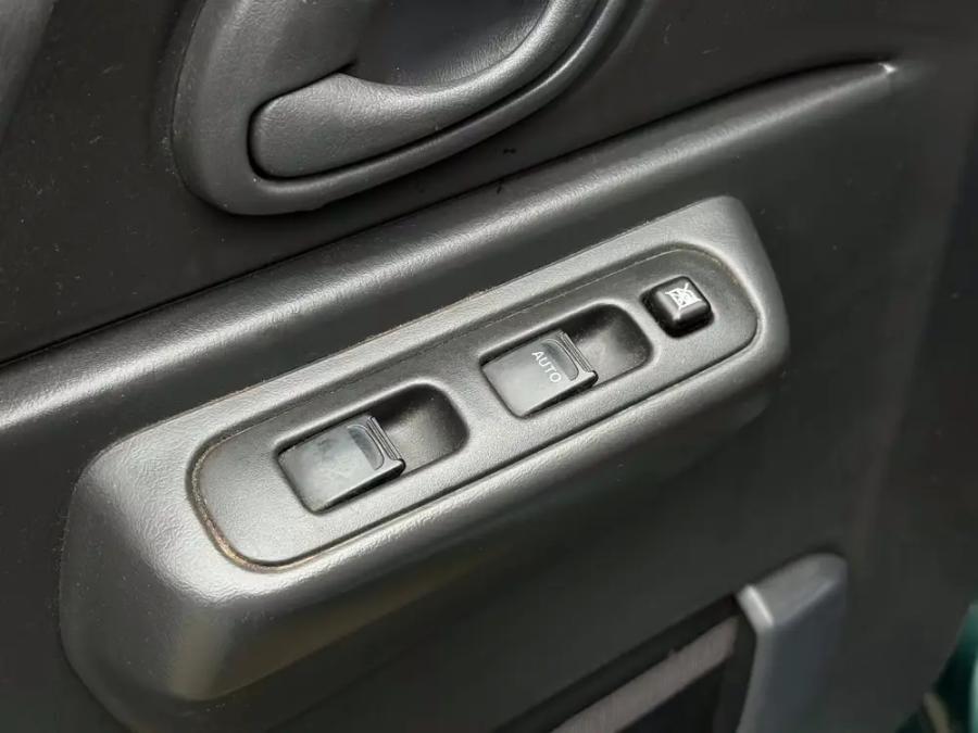 Zaļš Suzuki Jimny 2006 Rīga, ar dzinēja tilpumu 1.30 L un nobraukumu 256 tūkst. km par 5290 €, foto 12 vietnē AUTOMOTO.COM.LV