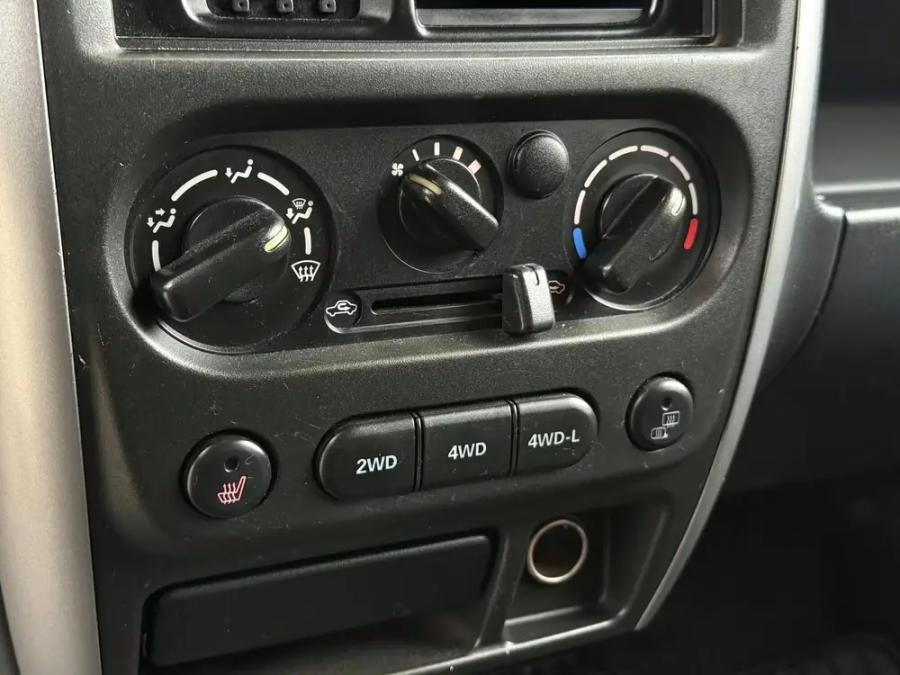 Zaļš Suzuki Jimny 2006 Rīga, ar dzinēja tilpumu 1.30 L un nobraukumu 256 tūkst. km par 5290 €, foto 13 vietnē AUTOMOTO.COM.LV