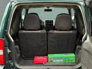 Zaļš Suzuki Jimny 2006 Rīga, ar dzinēja tilpumu 1.30 L un nobraukumu 256 tūkst. km par 5290 €, foto 16 vietnē AUTOMOTO.COM.LV