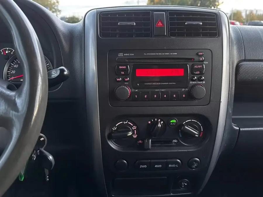 Zaļš Suzuki Jimny 2007 Rīga, ar dzinēja tilpumu 1.50 L un nobraukumu 168 tūkst. km par 5490 €, foto 12 vietnē AUTOMOTO.COM.LV