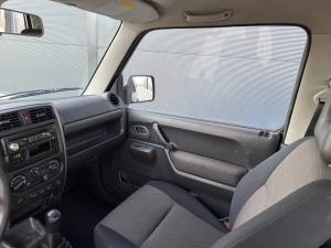 Zaļš Suzuki Jimny 2008 Rīga, ar dzinēja tilpumu 1.50 L un nobraukumu 199 tūkst. km par 4150 €, foto 13 vietnē AUTOMOTO.COM.LV