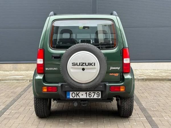 Green Suzuki Jimny 2010 in Riga, with an engine capacity of 1.30 L and mileage of 233 thousand km for 7400 €, photo 5 on AUTOMOTO.COM.LV