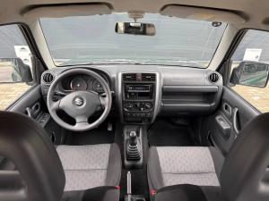 Zaļš Suzuki Jimny 2010 Rīga, ar dzinēja tilpumu 1.30 L un nobraukumu 233 tūkst. km par 7400 €, foto 18 vietnē AUTOMOTO.COM.LV
