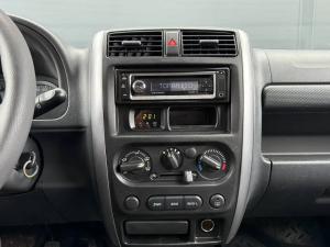 Zaļš Suzuki Jimny 2010 Rīga, ar dzinēja tilpumu 1.30 L un nobraukumu 233 tūkst. km par 7400 €, foto 21 vietnē AUTOMOTO.COM.LV