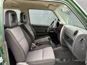 Zaļš Suzuki Jimny 2010 Rīga, ar dzinēja tilpumu 1.30 L un nobraukumu 233 tūkst. km par 7400 €, foto 26 vietnē AUTOMOTO.COM.LV