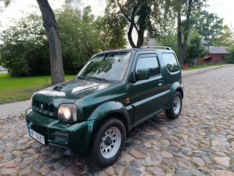 Green Suzuki Jimny 2010 in Riga, with an engine capacity of 1.50 L and mileage of 189 thousand km for 7990 €, photo 1 on AUTOMOTO.COM.LV