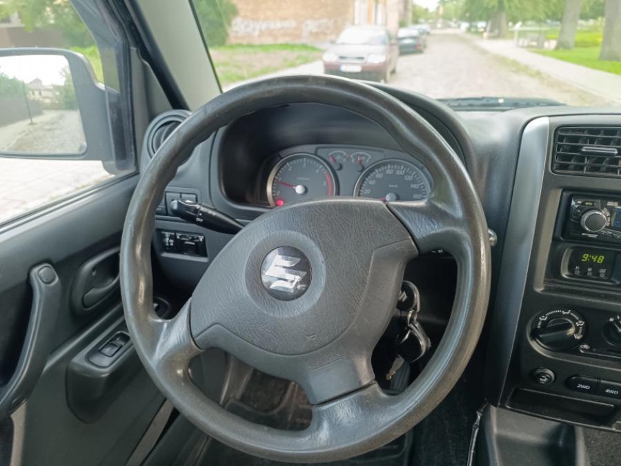 Green Suzuki Jimny 2010 in Riga, with an engine capacity of 1.50 L and mileage of 189 thousand km for 7990 €, photo 13 on AUTOMOTO.COM.LV