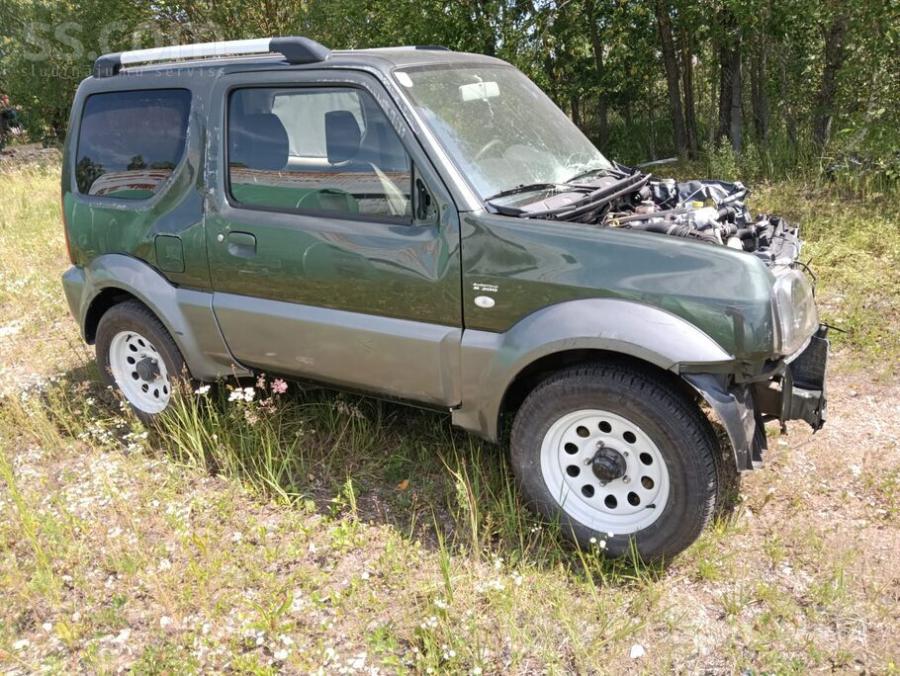 Green Suzuki Jimny 2017 in Madona, with an engine capacity of 1.30 L and mileage of 135 thousand km for 4500 €, photo 4 on AUTOMOTO.COM.LV