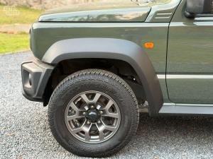 Green Suzuki Jimny 2023 in Kaunas, with an engine capacity of 1.50 L and mileage of 37 thousand km for 32546 €, photo 19 on AUTOMOTO.COM.LV