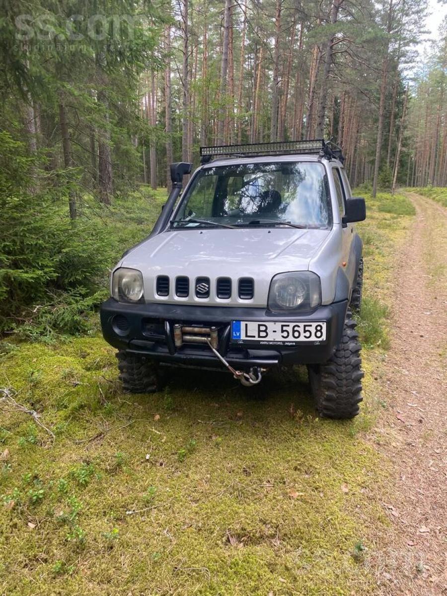 Pelēks Suzuki Jimny 2003 Tukums, ar dzinēja tilpumu 1.30 L un nobraukumu 71 tūkst. km par 4500 €, foto 1 vietnē AUTOMOTO.COM.LV