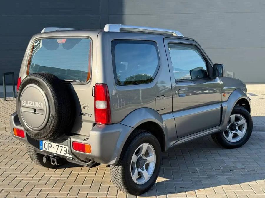 Grey Suzuki Jimny 2006 in Riga, with an engine capacity of 1.30 L and mileage of 146 thousand km for 9400 €, photo 4 on AUTOMOTO.COM.LV