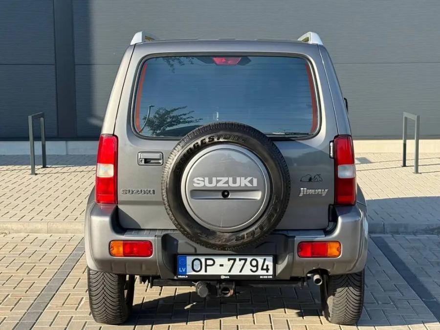 Grey Suzuki Jimny 2006 in Riga, with an engine capacity of 1.30 L and mileage of 146 thousand km for 9400 €, photo 5 on AUTOMOTO.COM.LV