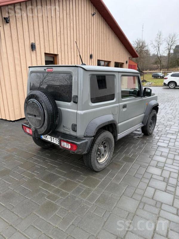 Pelēks Suzuki Jimny 2022 Rīga, ar dzinēja tilpumu 1.50 L un nobraukumu 29 tūkst. km par 26000 €, foto 3 vietnē AUTOMOTO.COM.LV