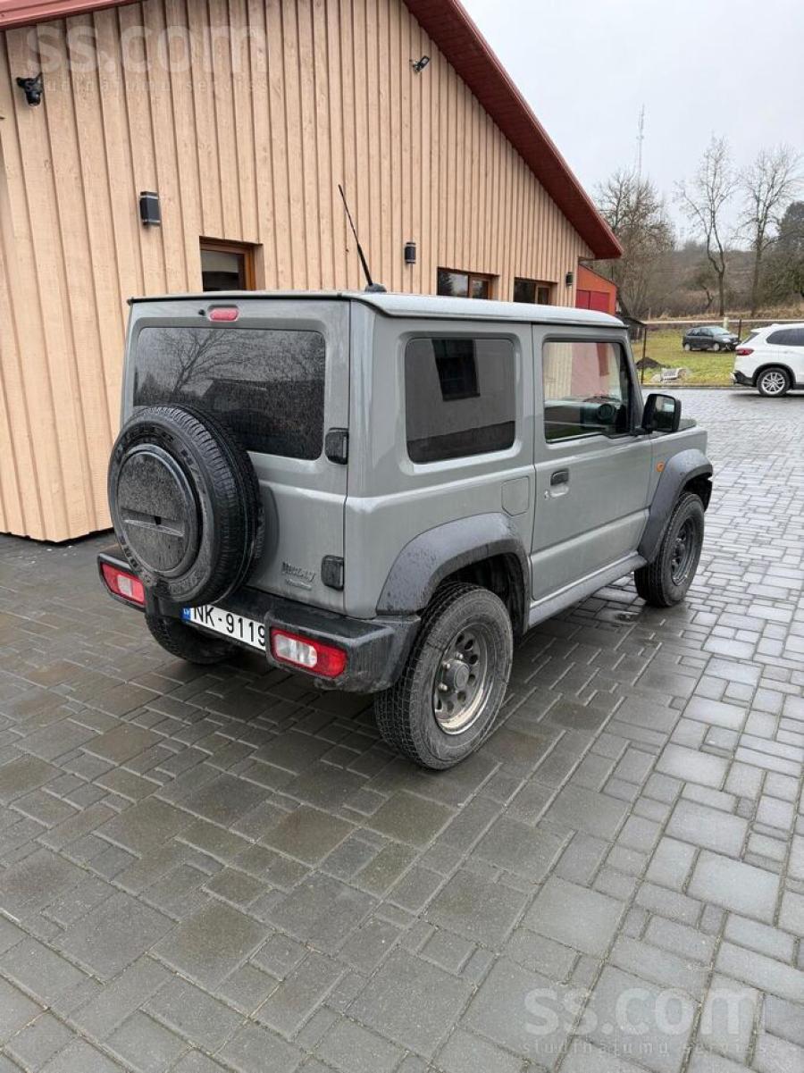 Grey Suzuki Jimny 2022 in Riga, with an engine capacity of 1.50 L and mileage of 29 thousand km for 26000 €, photo 3 on AUTOMOTO.COM.LV