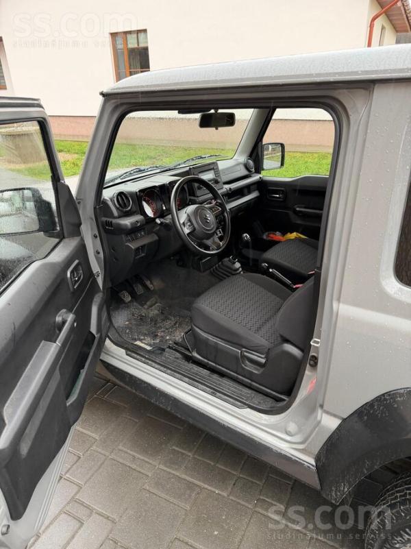 Pelēks Suzuki Jimny 2022 Rīga, ar dzinēja tilpumu 1.50 L un nobraukumu 29 tūkst. km par 26000 €, foto 4 vietnē AUTOMOTO.COM.LV