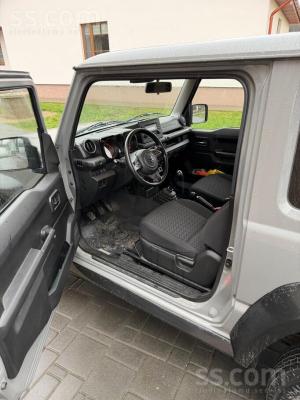 Grey Suzuki Jimny 2022 in Riga, with an engine capacity of 1.50 L and mileage of 29 thousand km for 26000 €, photo 4 on AUTOMOTO.COM.LV