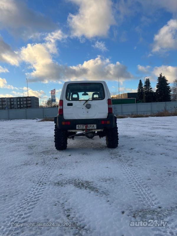 White Suzuki Jimny 2002 in Tallinn, with an engine capacity of 1.30 L and mileage of 0 thousand km for 5800 €, photo 6 on AUTOMOTO.COM.LV
