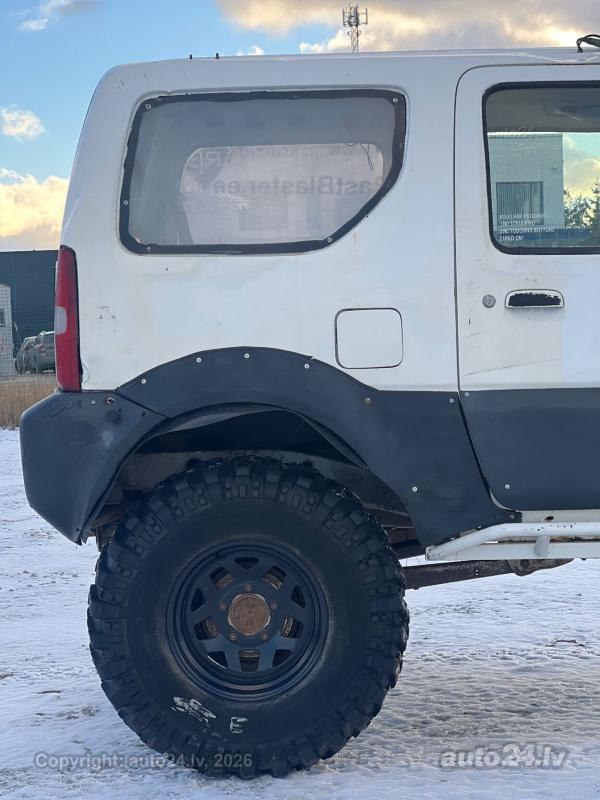 White Suzuki Jimny 2002 in Tallinn, with an engine capacity of 1.30 L and mileage of 0 thousand km for 5800 €, photo 10 on AUTOMOTO.COM.LV