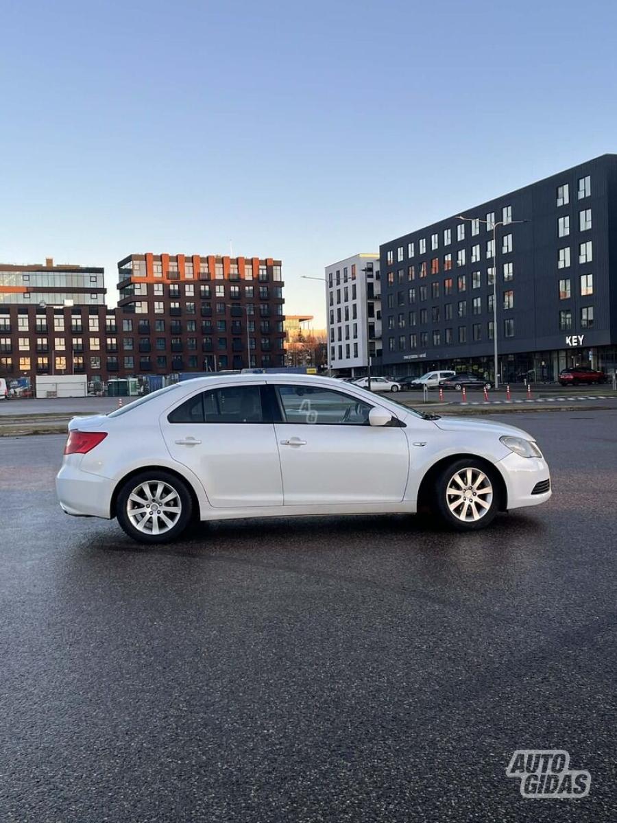 Suzuki Kizashi 2012 Viļņa, ar dzinēja tilpumu 2.40 L un nobraukumu 204 tūkst. km par 4500 €, foto 4 vietnē AUTOMOTO.COM.LV
