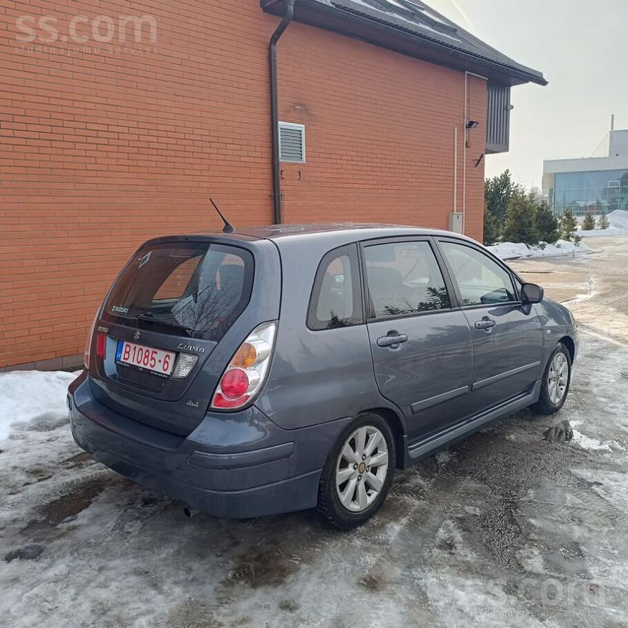 Melns Suzuki Liana 2005 Rēzekne, ar dzinēja tilpumu 1.60 L un nobraukumu 253 tūkst. km par 880 €, foto 1 vietnē AUTOMOTO.COM.LV