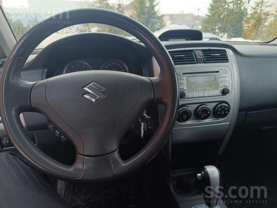 Melns Suzuki Liana 2005 Rēzekne, ar dzinēja tilpumu 1.60 L un nobraukumu 253 tūkst. km par 880 €, foto 10 vietnē AUTOMOTO.COM.LV