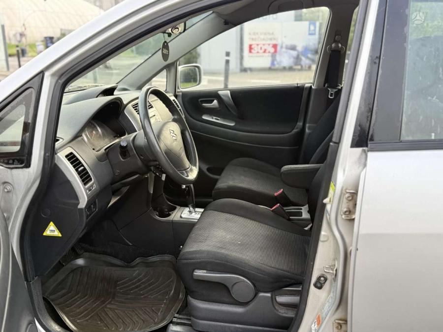 Grey Suzuki Liana 2007 in Vilnius, with an engine capacity of 1.59 L and mileage of 220 thousand km for 1350 €, photo 7 on AUTOMOTO.COM.LV