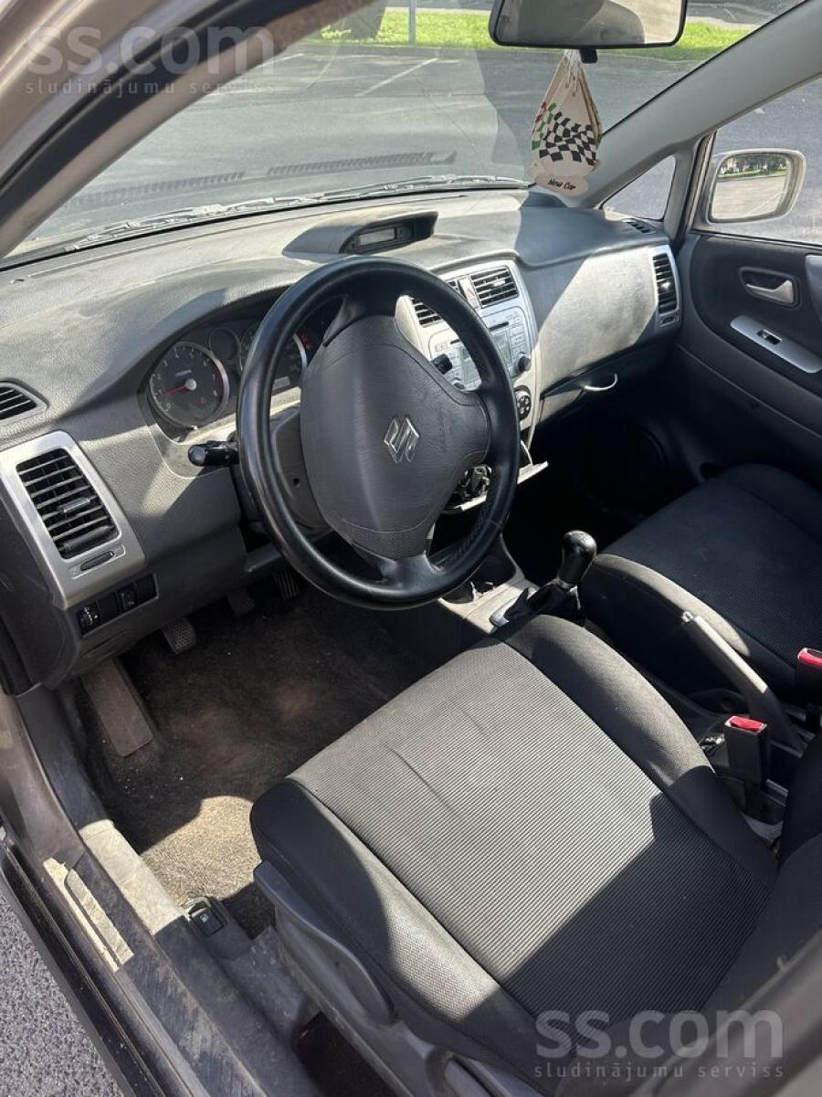 Pelēks Suzuki Liana 2005 Rīga, ar dzinēja tilpumu 1.60 L un nobraukumu 222 tūkst. km par 870 €, foto 6 vietnē AUTOMOTO.COM.LV
