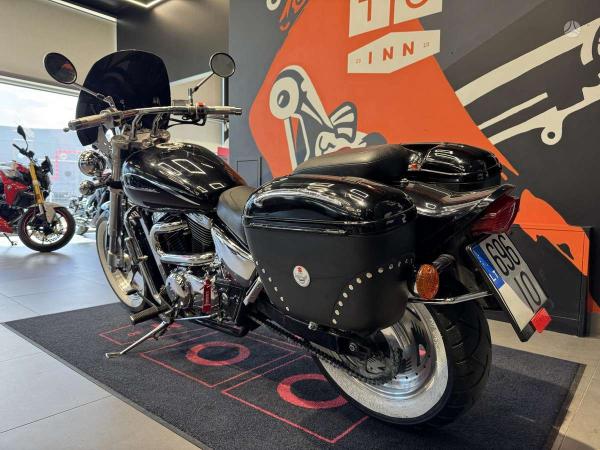 Black Suzuki Marauder 2000 in Vilnius, with an engine capacity of 0.80 L and mileage of 12 thousand km for 3299 €, photo 3 on AUTOMOTO.COM.LV