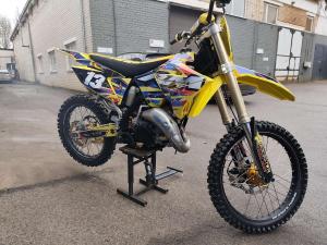 Suzuki RM 2006 Kauņa, ar dzinēja tilpumu 0.13 L un nobraukumu 18 tūkst. km par 2750 €, foto 2 vietnē AUTOMOTO.COM.LV