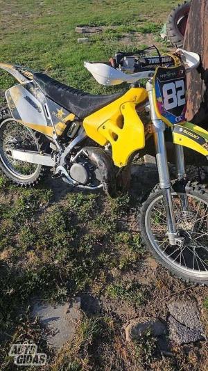 Желтый Сузуки RM 2001 в Калвария, объемом двигателя 0.13 л и пробегом 0 тыс. км за 1100 €, фото 1 на AUTOMOTO.COM.LV