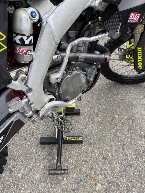 Черный Сузуки RMZ 2013 в Шилуте, объемом двигателя 0.25 л и пробегом 0 тыс. км за 2350 €, фото 8 на AUTOMOTO.COM.LV