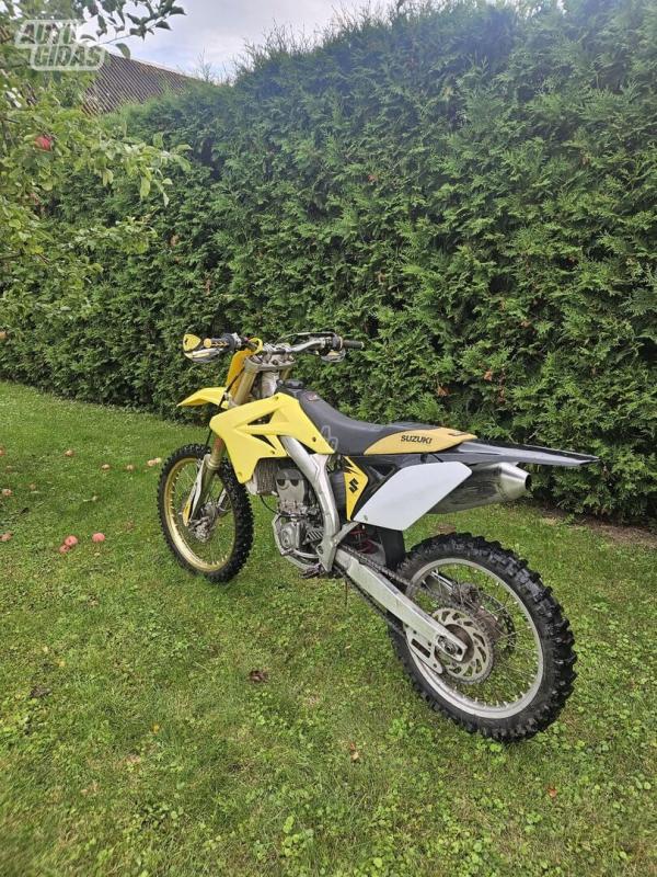 Suzuki RMZ 2010 in Kalvarija on AUTOMOTO.COM.LV Suzuki RMZ 2010 in Kalvarija, with an engine capacity of 0.25 L and mileage of 0 thousand km for 1995 €, photo 4 on AUTOMOTO.COM.LV