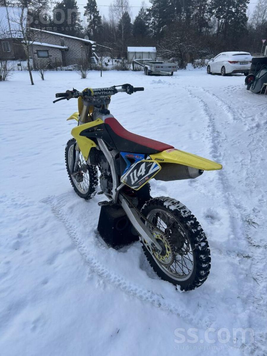 Suzuki RMZ 2011 in Aluksne, with an engine capacity of 0.25 L and mileage of 0 thousand km for 1100 €, photo 4 on AUTOMOTO.COM.LV