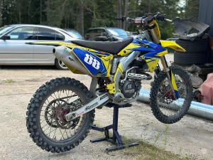 Suzuki RMZ 2014 in Vilnius, with an engine capacity of 0.45 L and mileage of 0 thousand km for 2599 €, photo 4 on AUTOMOTO.COM.LV