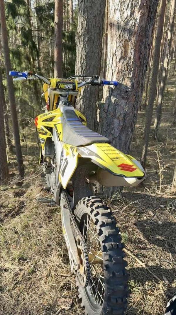 Сузуки RMZ 2015 в Шилуте, объемом двигателя 0.45 л и пробегом 0 тыс. км за 2700 €, фото 3 на AUTOMOTO.COM.LV