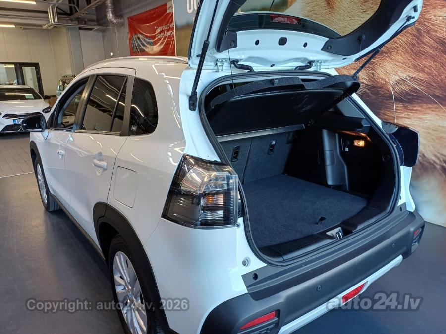 White Suzuki S-Cross 2023 in Tallinn, with an engine capacity of 1.50 L and mileage of 53 thousand km for 27499 €, photo 5 on AUTOMOTO.COM.LV