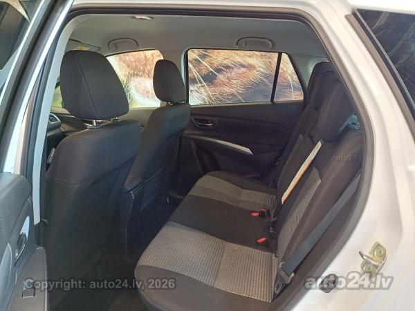 White Suzuki S-Cross 2023 in Tallinn, with an engine capacity of 1.50 L and mileage of 53 thousand km for 27499 €, photo 6 on AUTOMOTO.COM.LV