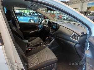 White Suzuki S-Cross 2023 in Tallinn, with an engine capacity of 1.50 L and mileage of 53 thousand km for 27499 €, photo 7 on AUTOMOTO.COM.LV