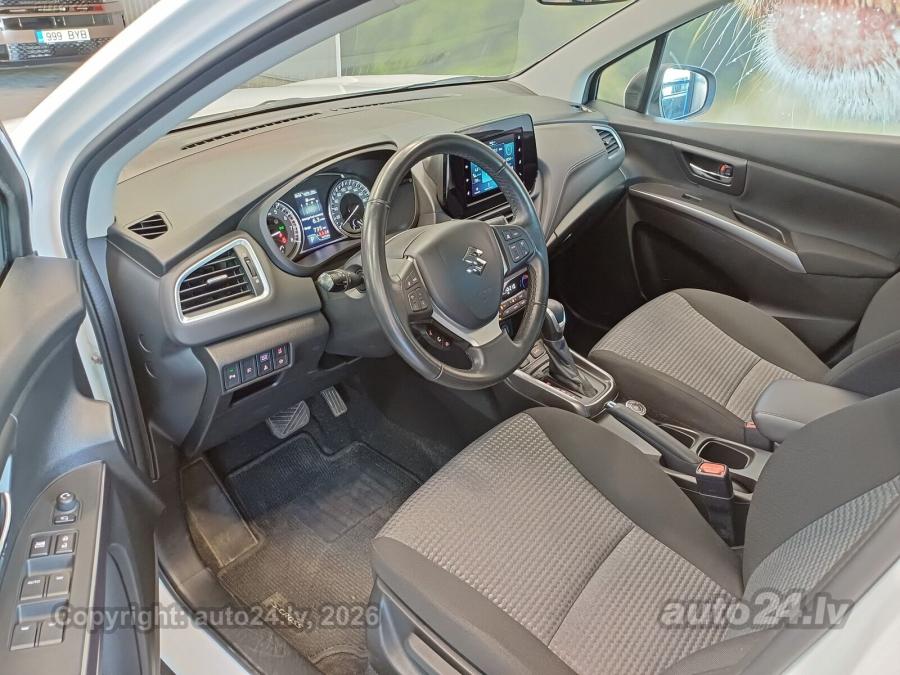 White Suzuki S-Cross 2023 in Tallinn, with an engine capacity of 1.50 L and mileage of 53 thousand km for 27499 €, photo 8 on AUTOMOTO.COM.LV